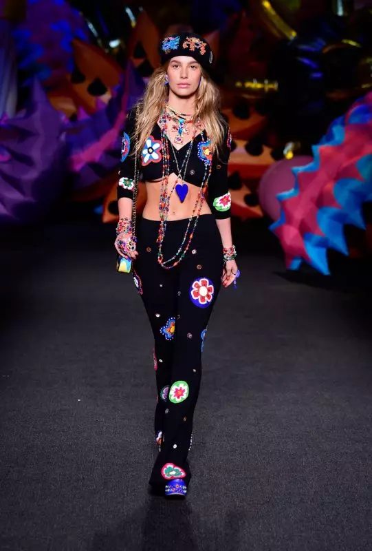 Vedetele ies la spectacolul lui Moschino L.A. Runway Show 43564_40