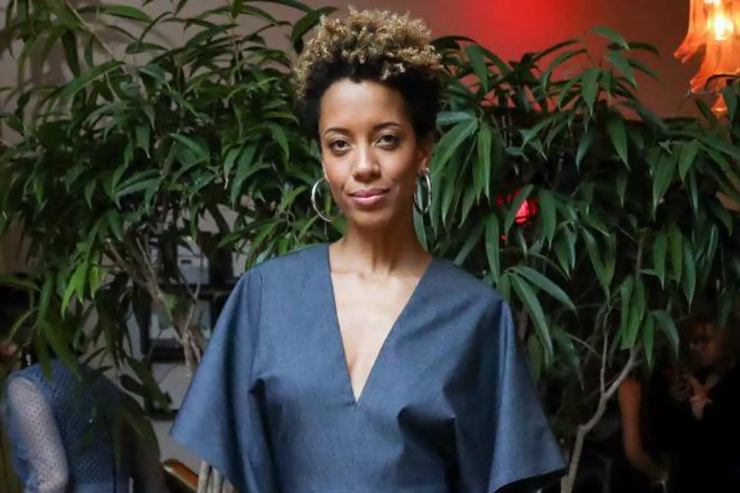 Carly Cushnie dê di meha Îlonê de li NYFW Destpêka Xweya Solo bike