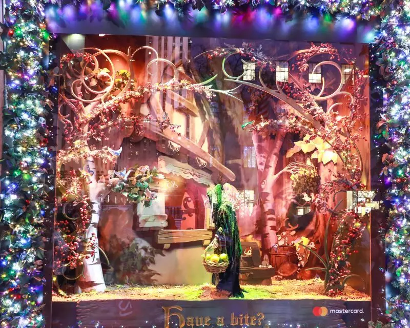 Saks Fifth Avenue e Disney revelam janelas de Natal 44480_16