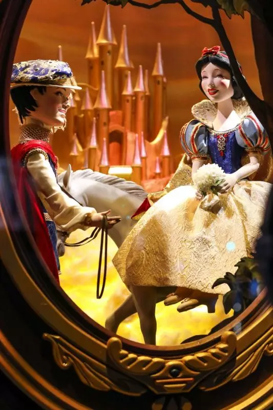 Saks Fifth Avenue an Disney Entdeckt Holiday Windows 44480_9