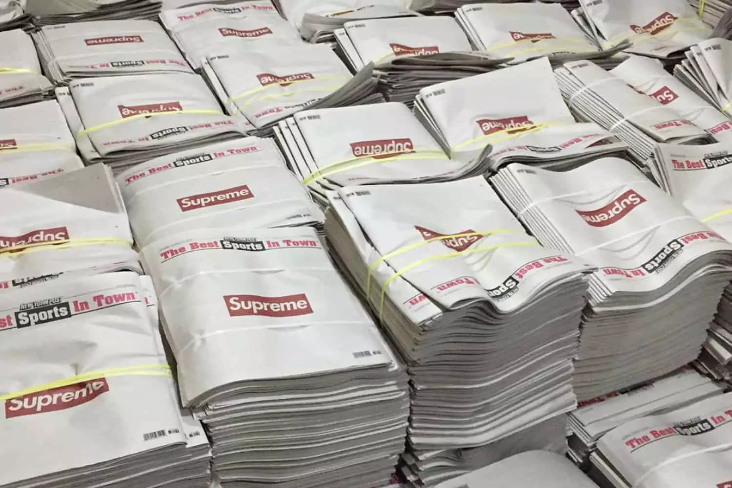 Supreme прави новини с New York Newspaper Stunt