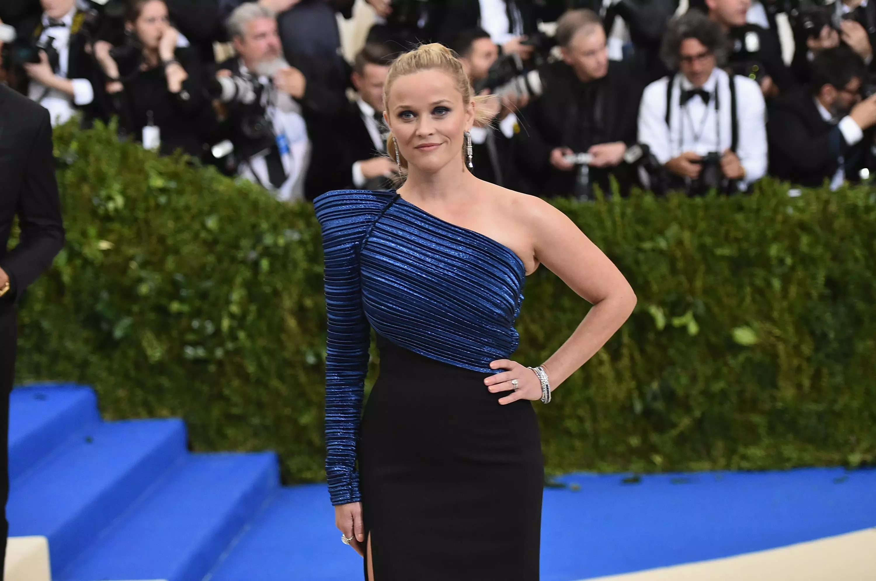 Reese Witherspoon 的 Draper James Line 與 Net-a-Porter 合作
