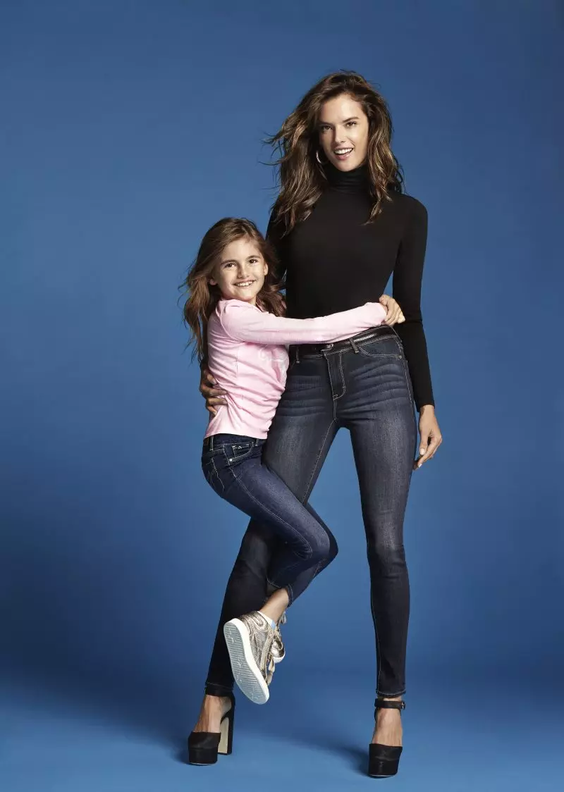 亚历山德拉·安布罗休 (Alessandra Ambrosio) 和她的女儿参加时尚运动 45140_1