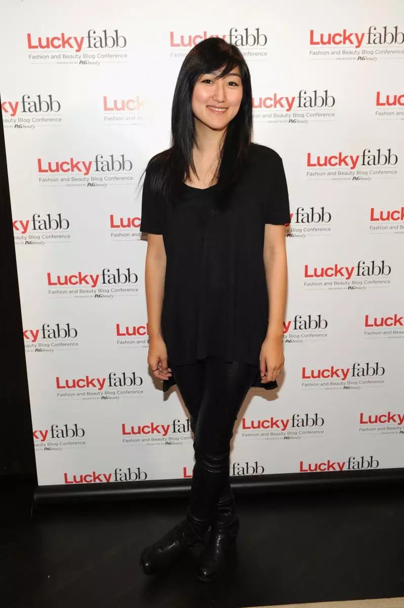 assisteix a la Conferència del bloc de moda i bellesa de la Costa Est de dos dies de la revista Lucky Magazine - Dia 2 el 25 d'octubre de 2013 a la ciutat de Nova York.