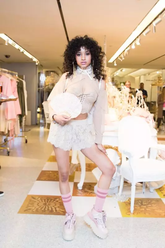 Fenty de Rihanna Debuts Spring Collection ĉe Bergdorf Goodman 45520_4