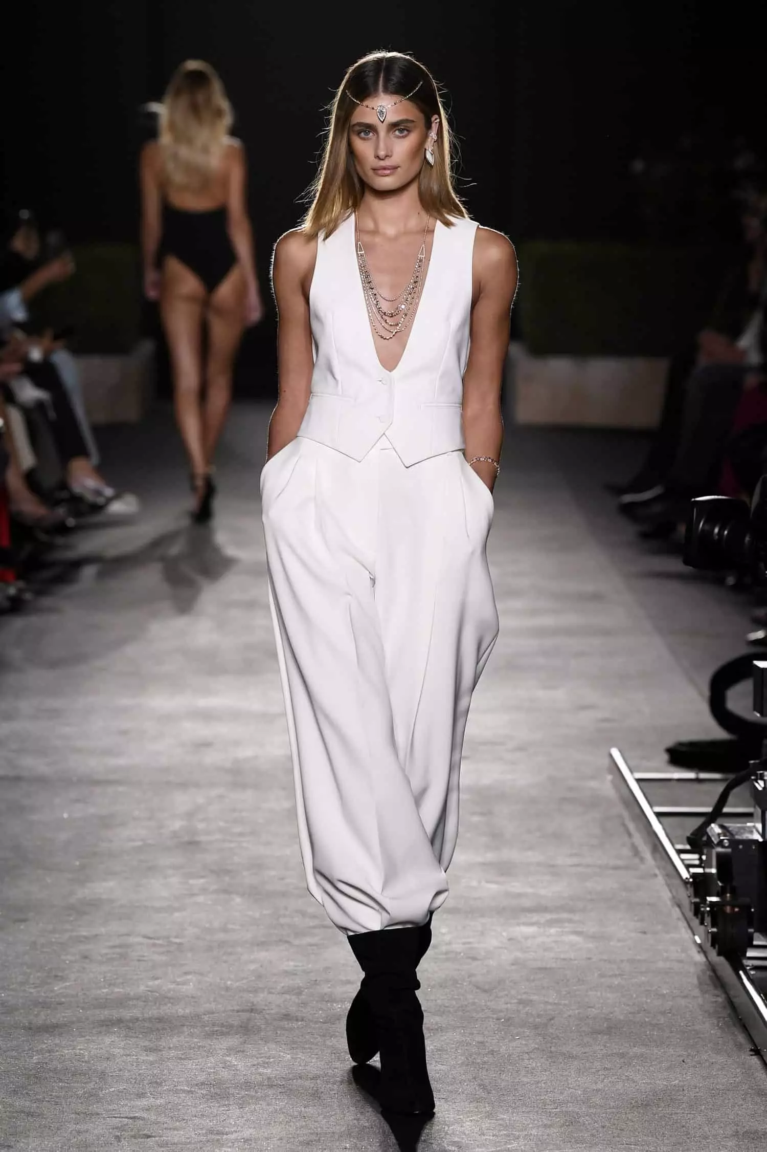 Dienos naujienos: Susipažinkite su naujausiu Condé Nast EIC, „Schiaparelli Boutique“ atvyksta į NYC dėka Bergdorfs, Messika x Kate Moss Show ir dar daugiau! 455_2