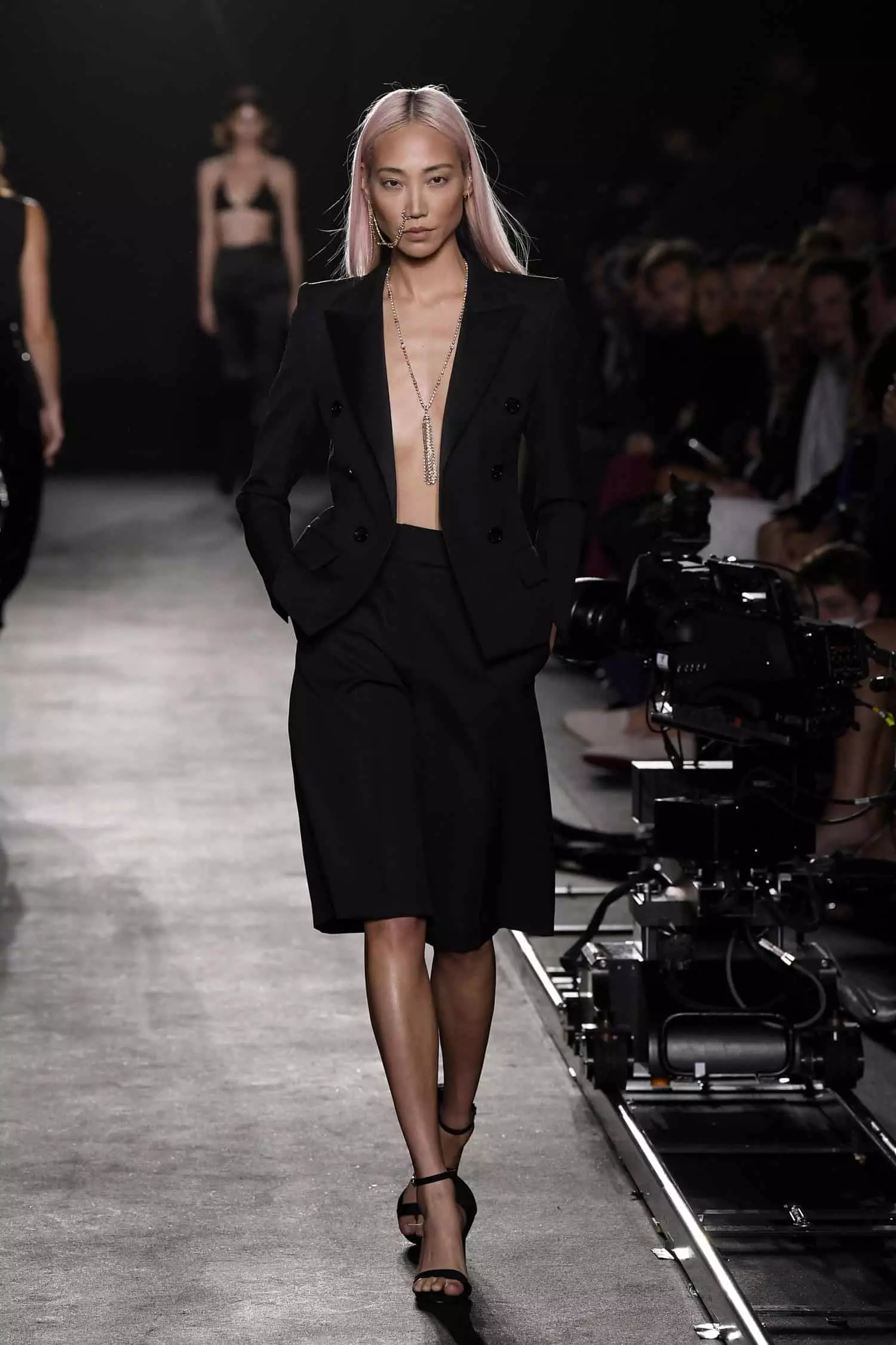 Dnevne vijesti: Upoznajte Condé Nastov najnoviji EIC, butik Schiaparelli dolazi u NYC zahvaljujući Bergdorfsu, Messika x Kate Moss Showu i još mnogo toga! 455_3