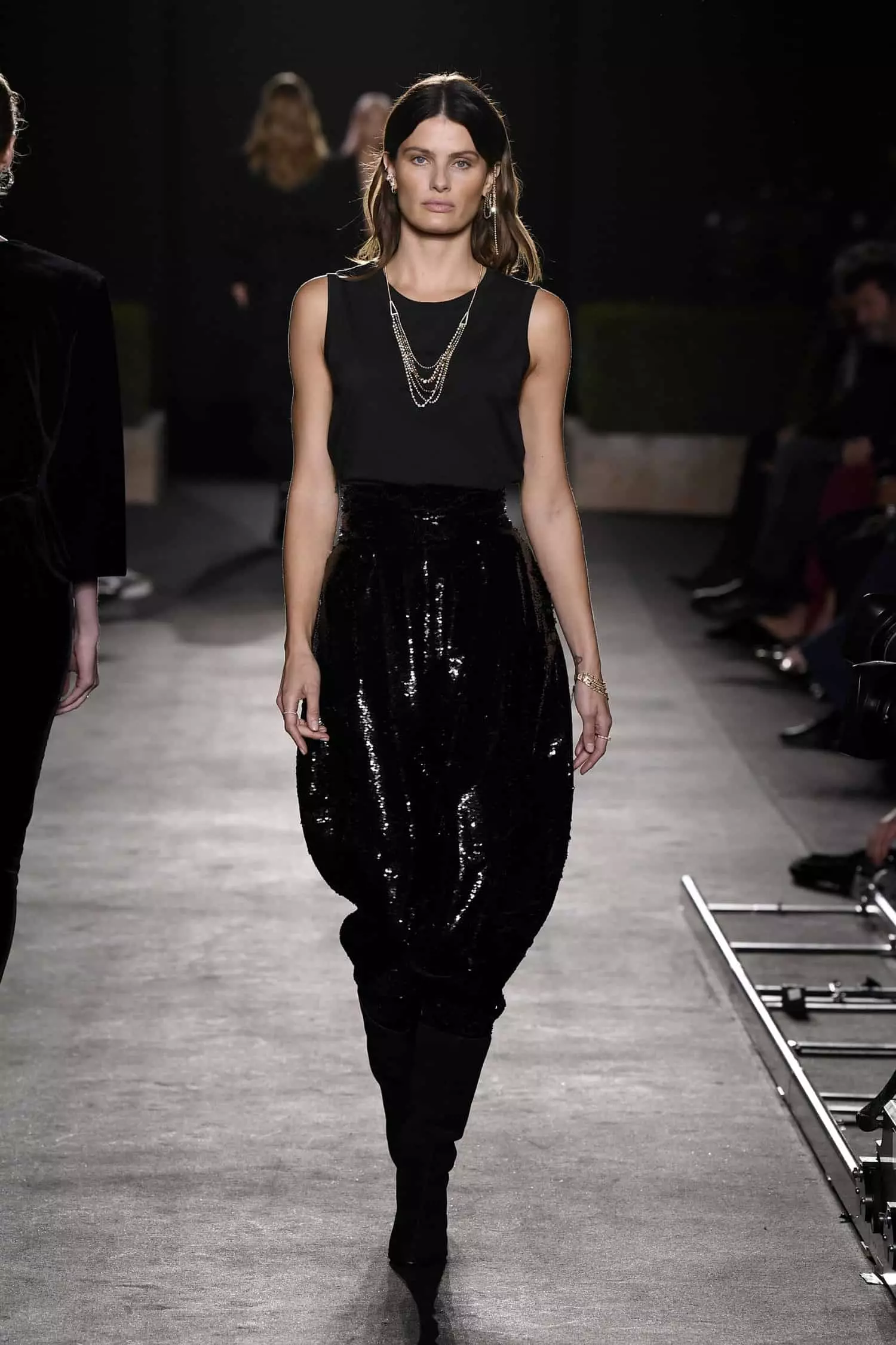 Ежедневные новости: познакомьтесь с новейшим EIC от Condé Nast, бутик Schiaparelli прибывает в Нью-Йорк благодаря Bergdorfs, шоу Messika x Kate Moss и многому другому! 455_4