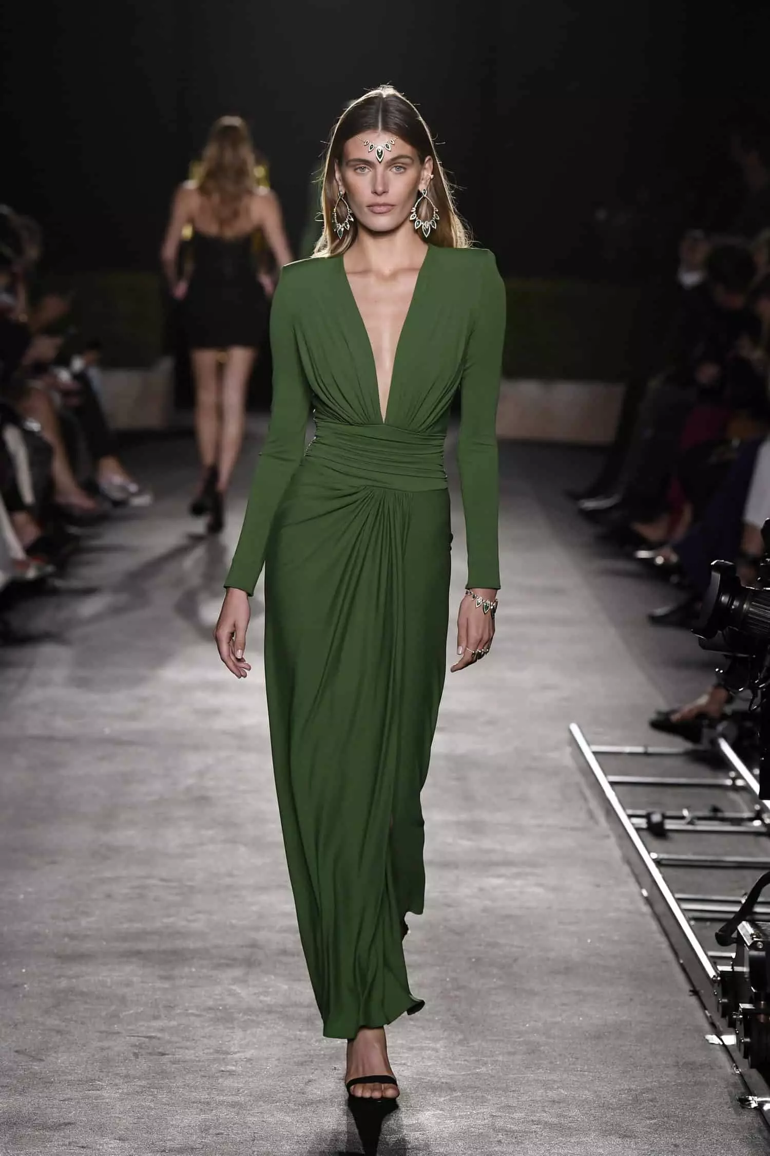 Dnevne vijesti: Upoznajte Condé Nastov najnoviji EIC, butik Schiaparelli dolazi u NYC zahvaljujući Bergdorfsu, Messika x Kate Moss Showu i još mnogo toga! 455_6
