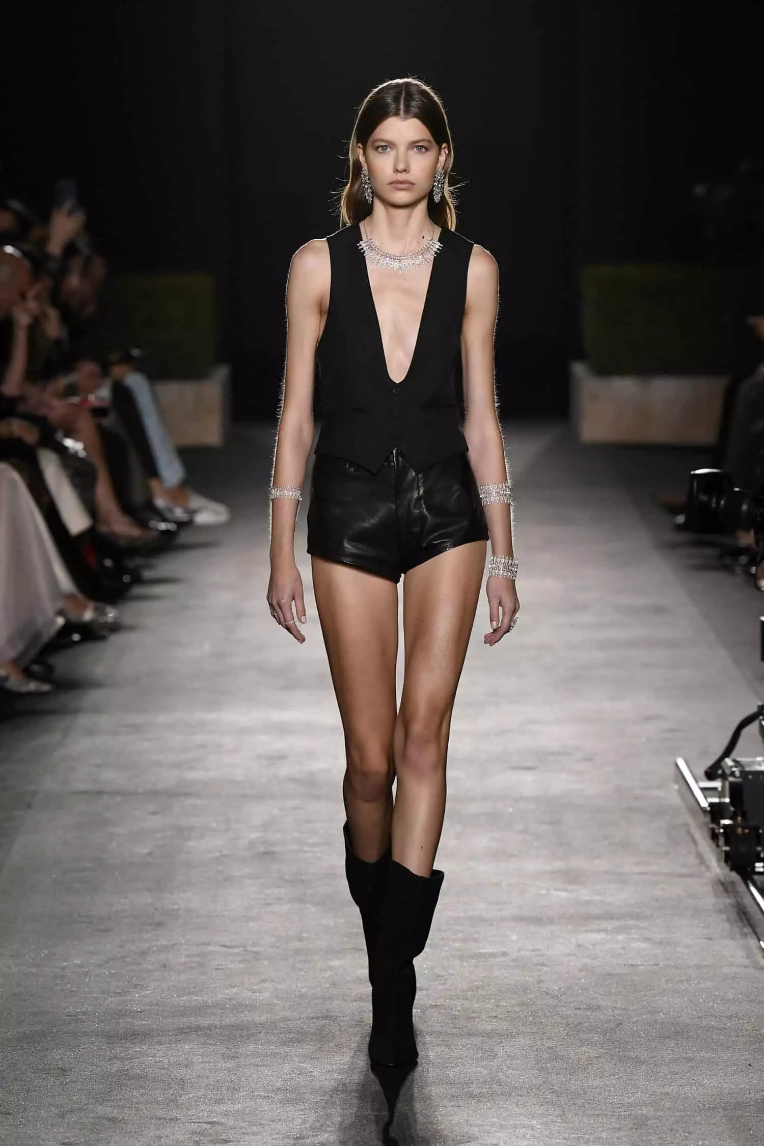 Codzienne wiadomości: Poznaj najnowszy EIC Condé Nasta, butik Schiaparelli trafi do Nowego Jorku dzięki Bergdorfs, Messika x Kate Moss Show i nie tylko! 455_9