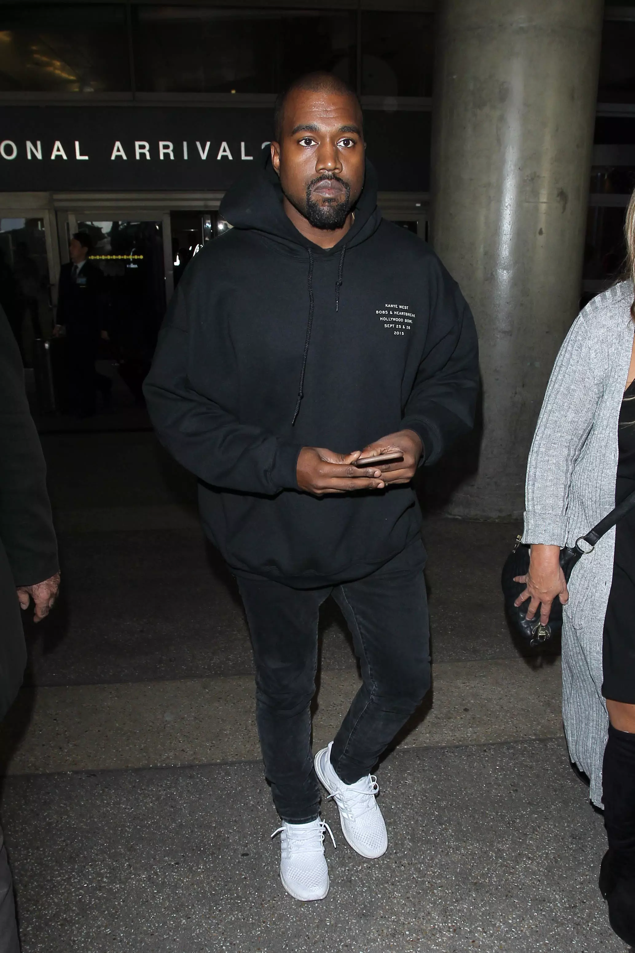 The Daily Roundup: Kanye West Unggul Desainer Sapatu Taun, Gucci Previews Pra-Fall on Snapchat 45887_1