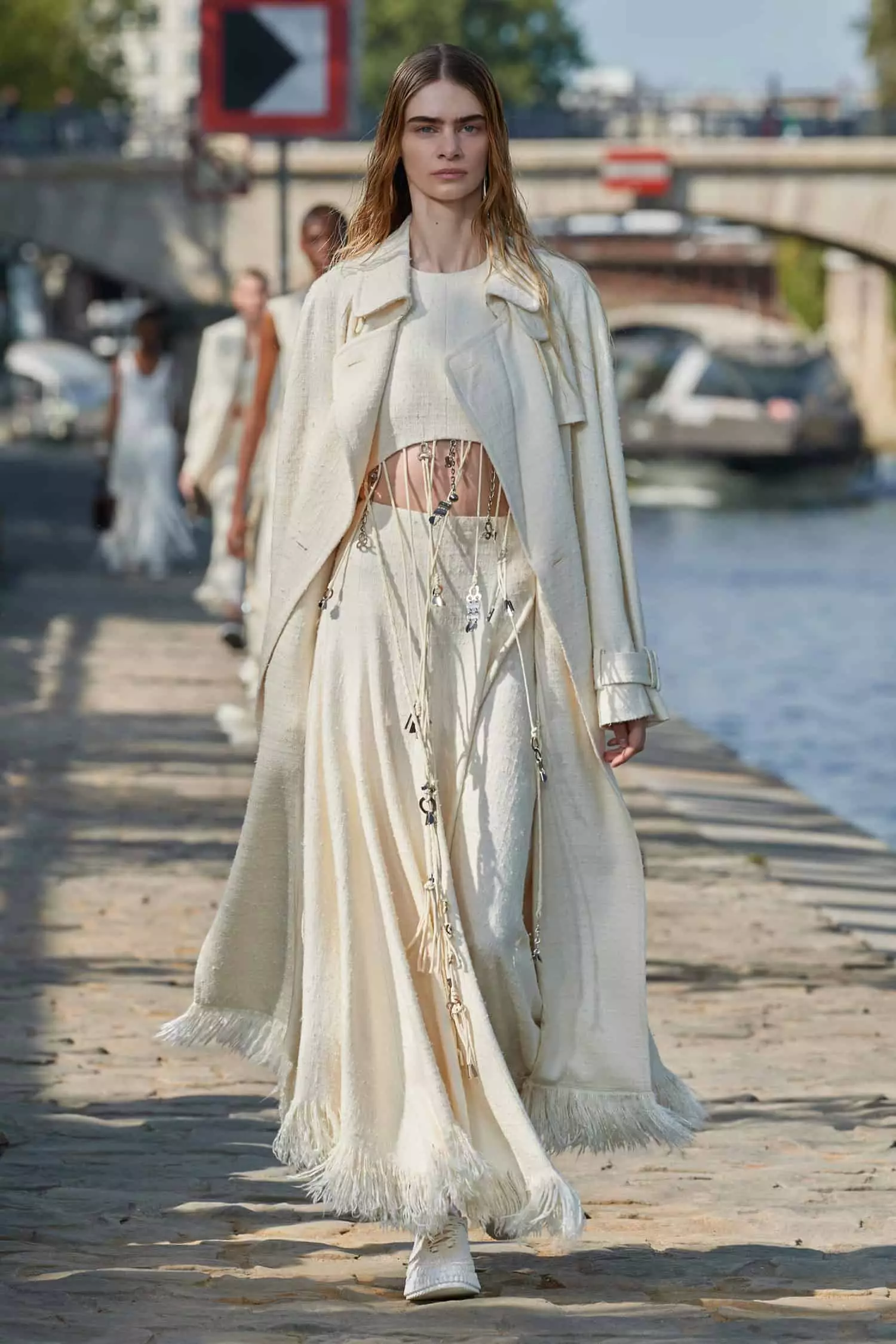 Вземете актуализациите си от седмицата на модата в Париж, докато се случват: Момичето Chloé става хитро, „Фестивал“ на Balmain с тежък супермодел 462_2