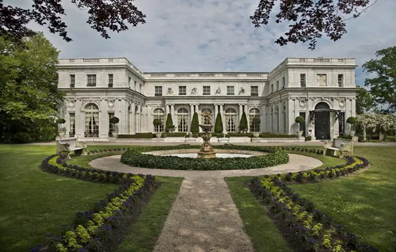 Lewende legende: Pierre Cardin se moet-sien retrospektief by die Rosecliff Mansion in Newport, Rhode Island 46982_5