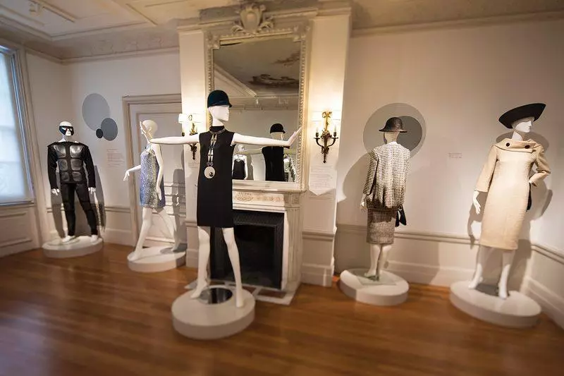 Llegenda viva: la retrospectiva imprescindible de Pierre Cardin a la mansió Rosecliff de Newport, Rhode Island 46982_7