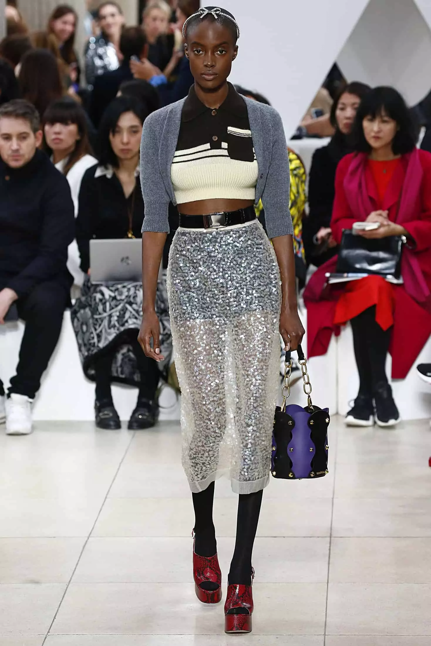 Miu Miu ngumumake Logo Anyar ing Paris Fashion Week Show 47438_22