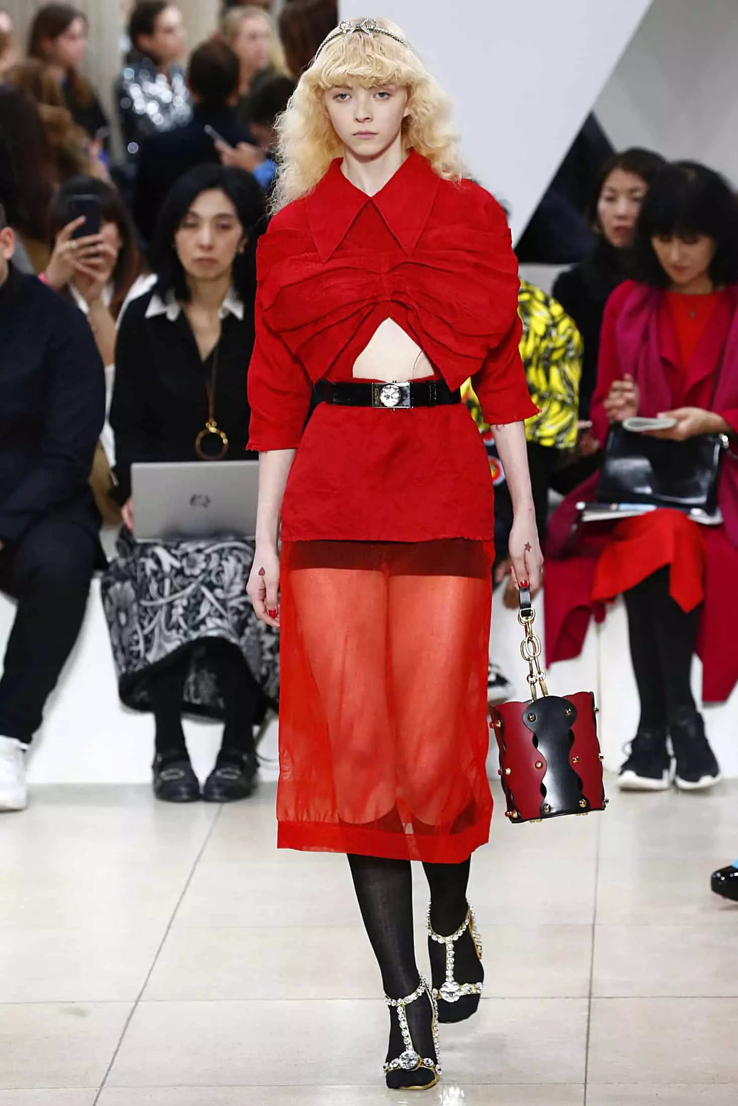 Miu Miu prezentuje nowe logo na Paris Fashion Week Show 47438_31