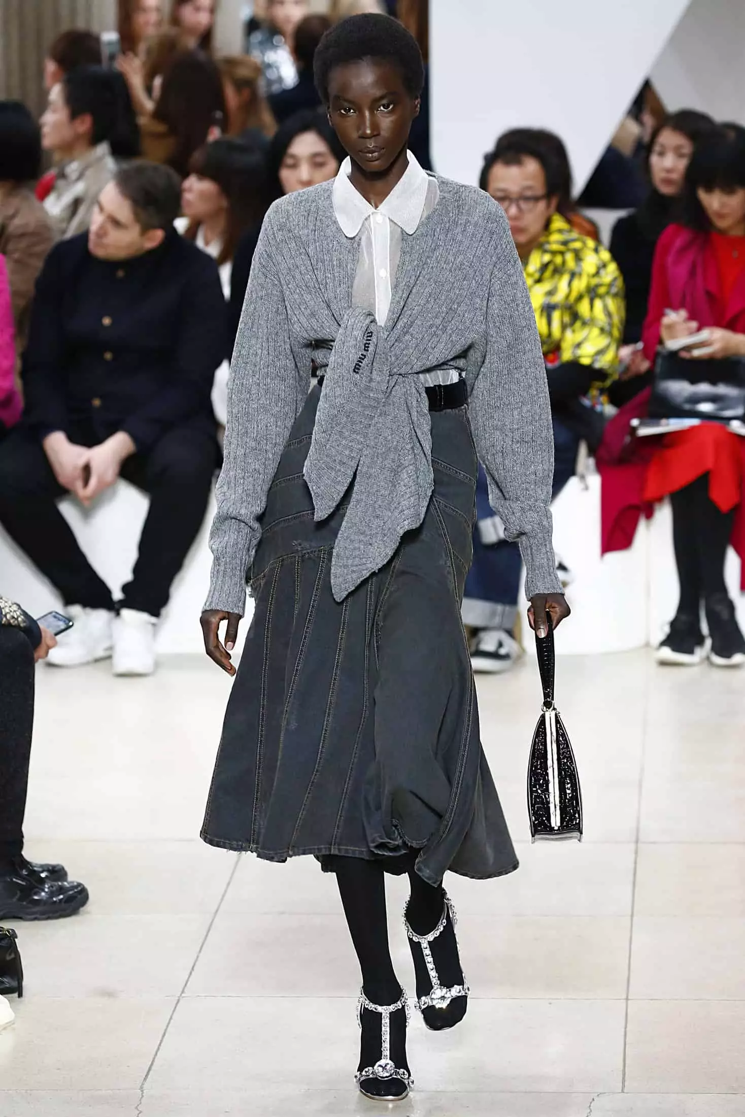 Miu Miu ngumumake Logo Anyar ing Paris Fashion Week Show 47438_36