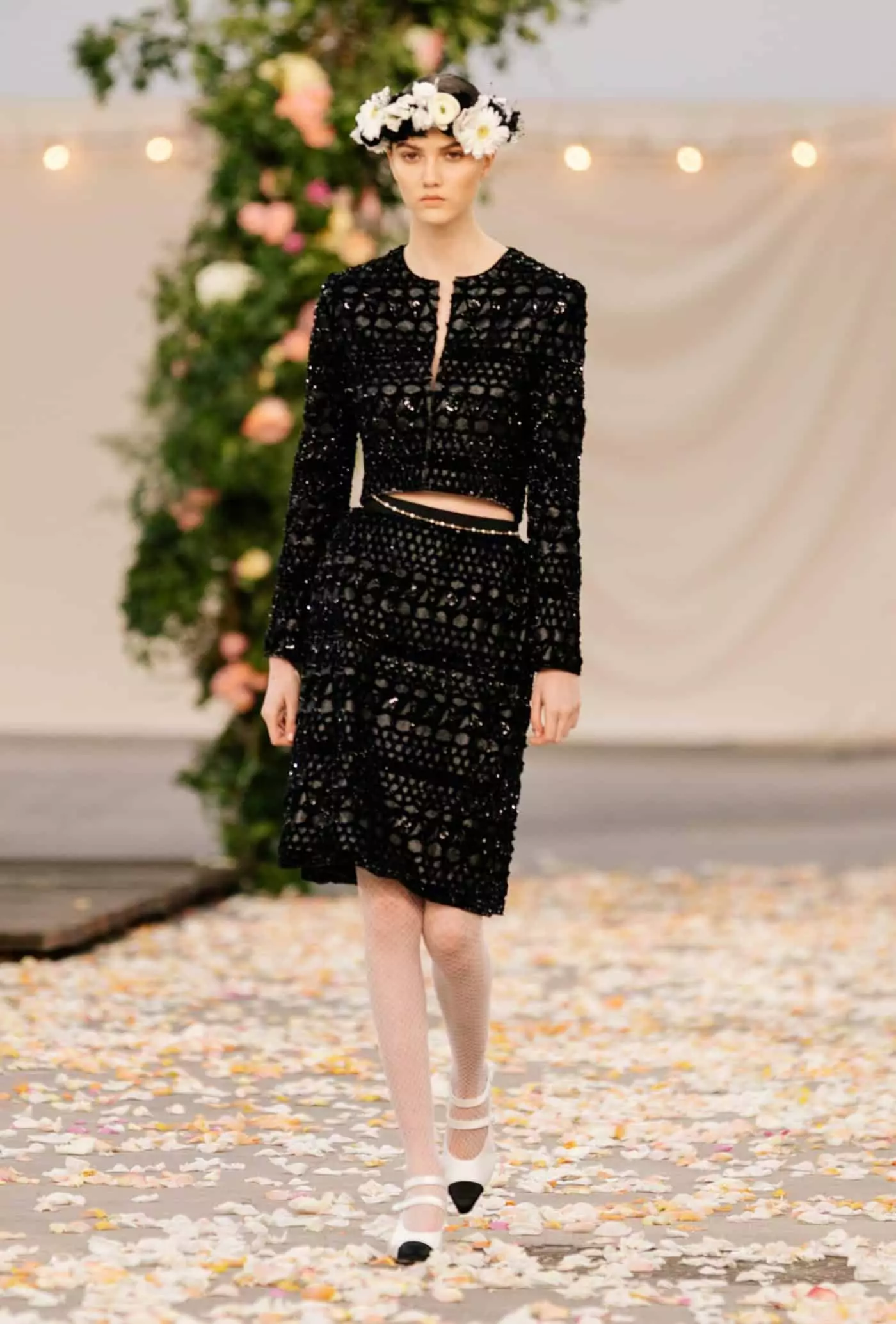 Virginie Viard òganize yon reyinyon fanmi chik pou Chanel Spring Summer '21 Haute Couture 4751_18