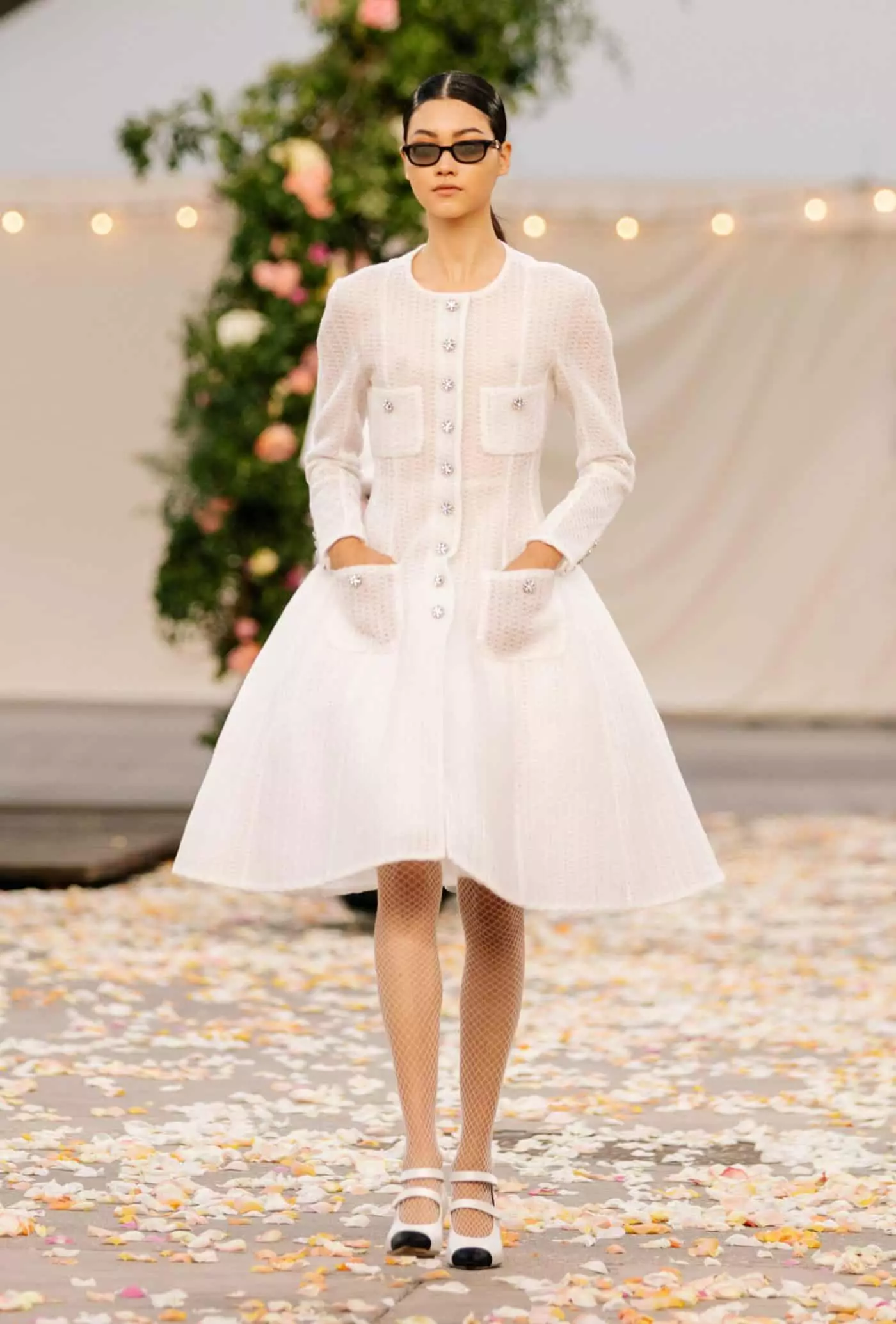 Virginie Viard òganize yon reyinyon fanmi chik pou Chanel Spring Summer '21 Haute Couture 4751_20
