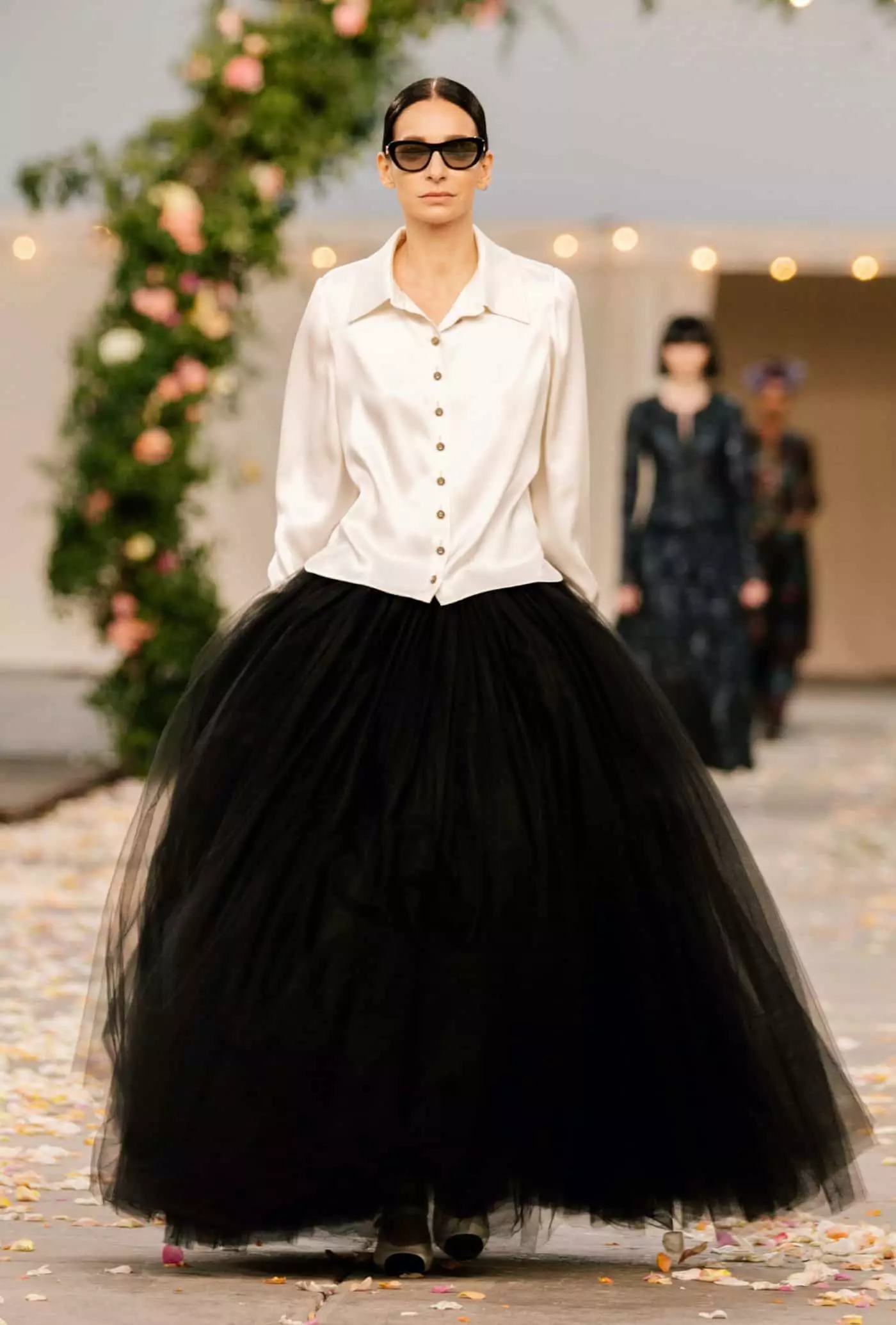 Virginie Viard òganize yon reyinyon fanmi chik pou Chanel Spring Summer '21 Haute Couture 4751_22