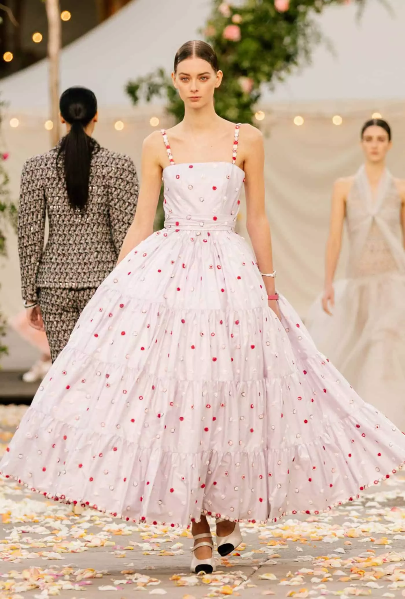 Virginie Viard Chanel Spring Summer '21 Haute Couture کے لیے ایک وضع دار فیملی ری یونین کی میزبانی کرتی ہے 4751_26