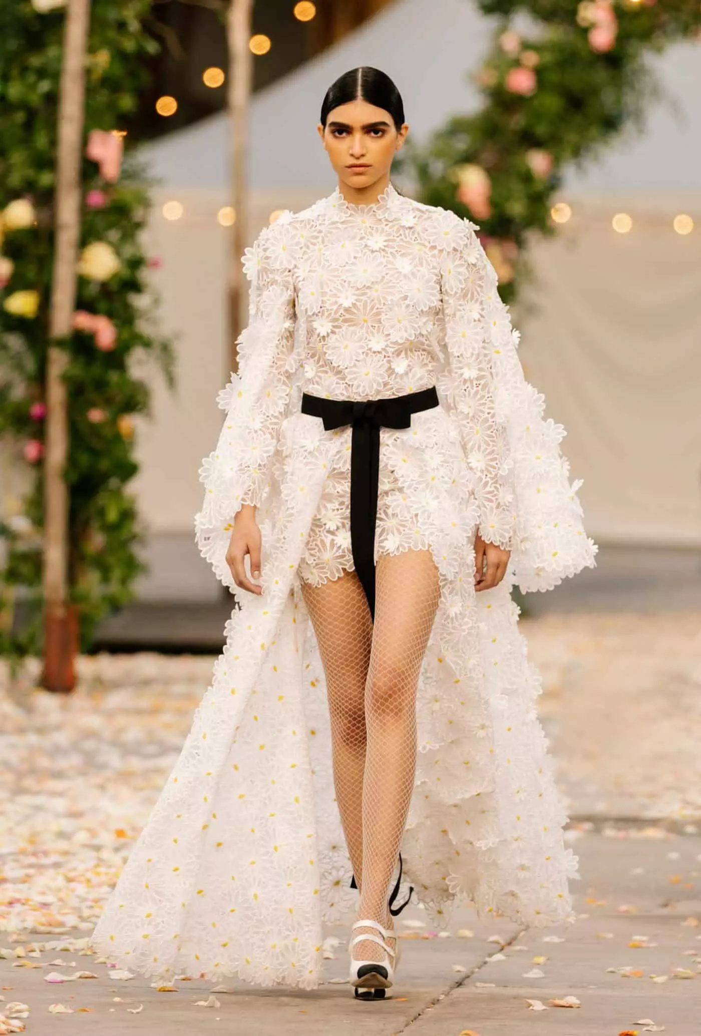 Virginie Viard òganize yon reyinyon fanmi chik pou Chanel Spring Summer '21 Haute Couture 4751_31