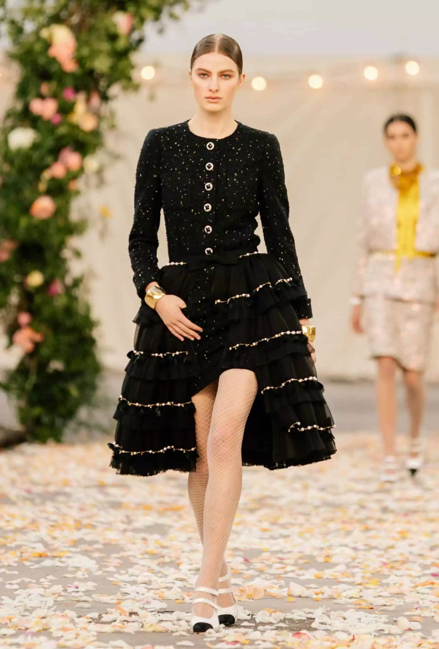 Virginie Viard òganize yon reyinyon fanmi chik pou Chanel Spring Summer '21 Haute Couture 4751_5