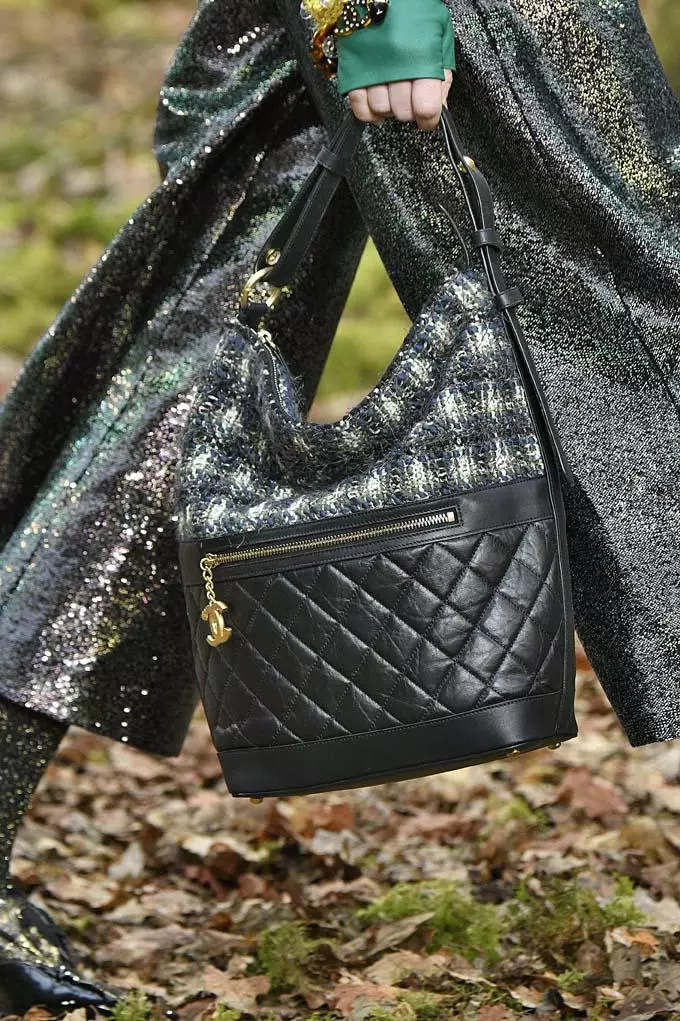 Pogledajte sve nove torbe sa Chanelove revije za jesen 2018 47797_10