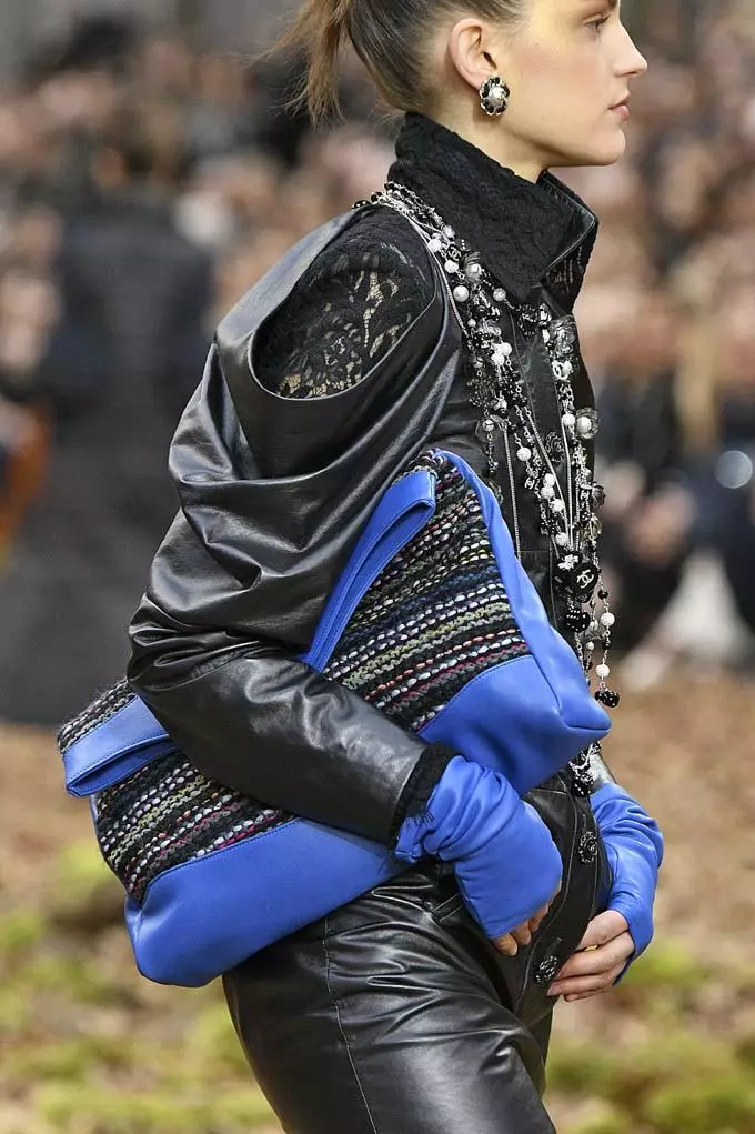 Tingnan ang Lahat ng Bagong Bag Mula sa Chanel's Fall 2018 Show 47797_27