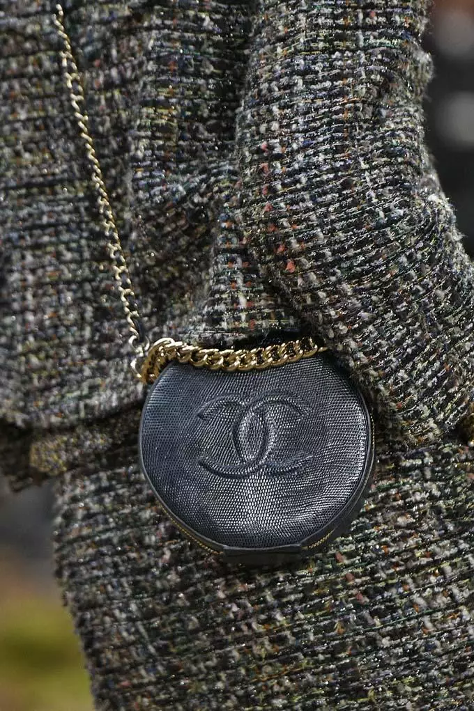 Chanel's Fall 2018 ရှိုးမှ အိတ်အသစ်များအားလုံးကို ကြည့်ပါ။ 47797_3