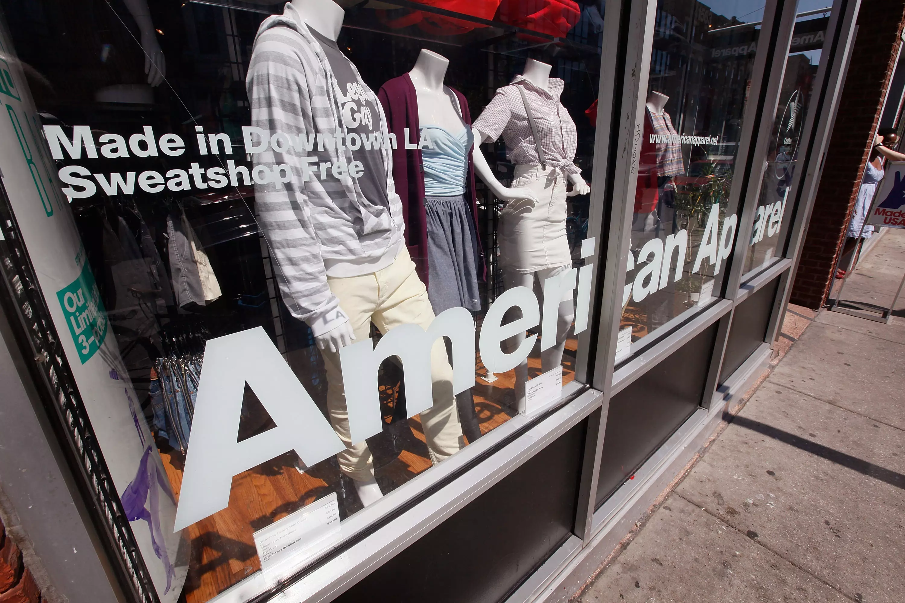 The Daily Roundup: American Apparel Files for Bankructwo, wielka przerwa Reese Witherspoon
