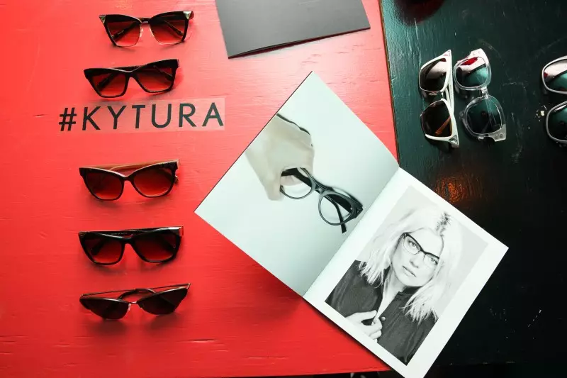 Kate Young s'associe à Tura pour une gamme de lunettes rétro-chic 4800_7