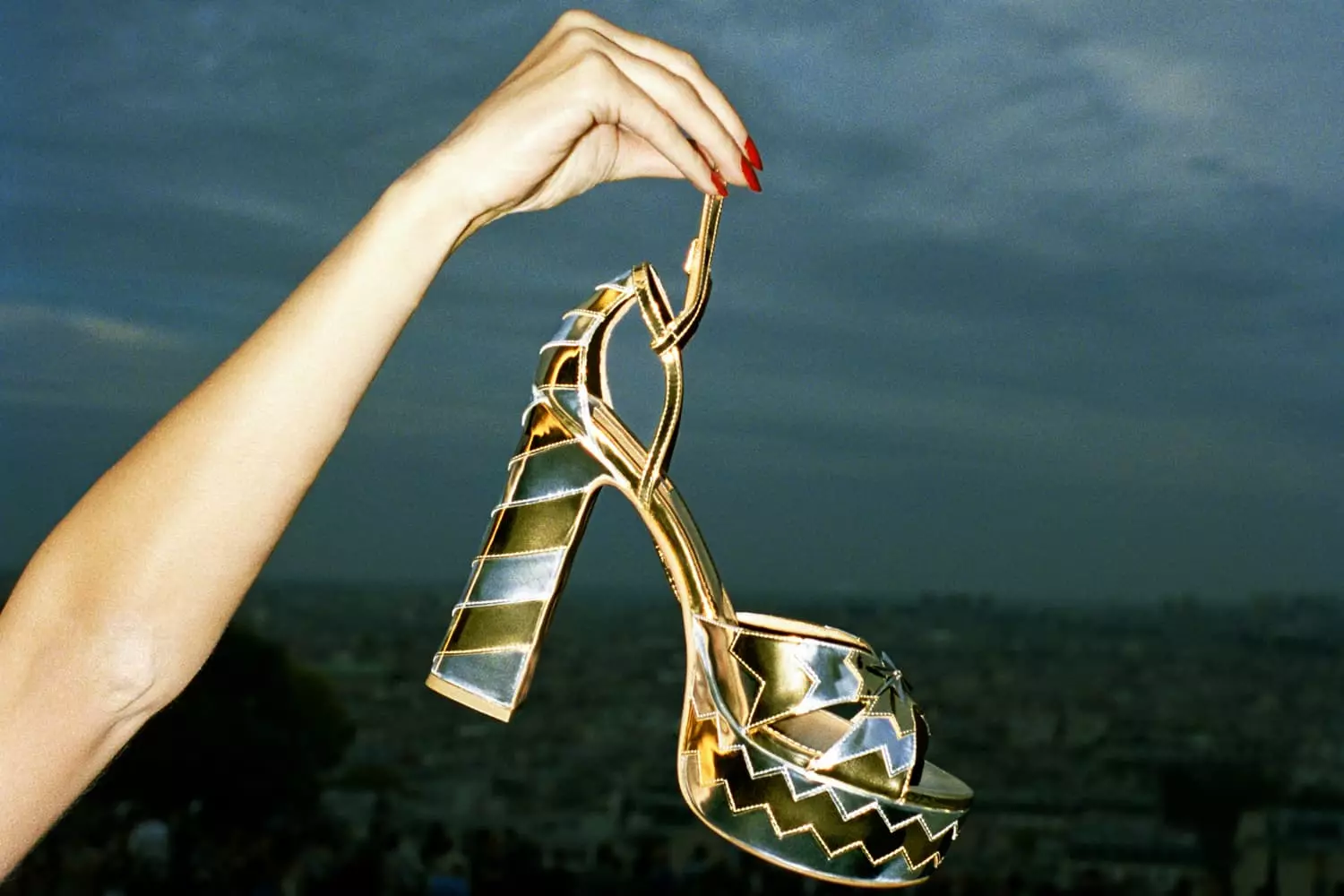 Aquazzura با طراحان جواهرات در کپسول کفش جدید Fab همکاری می کند