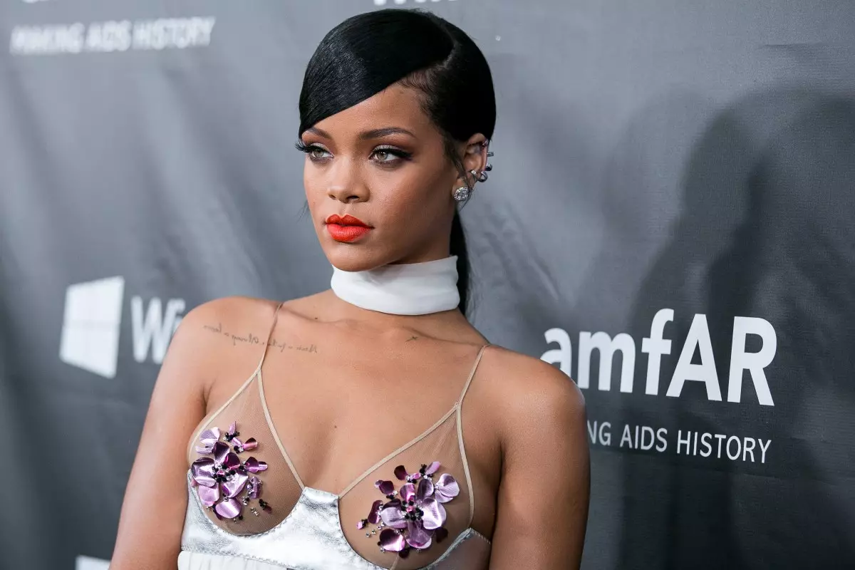 The Daily Roundup: Rihannaren auzitegiko garaipena, Vince Camuto gogoratuz