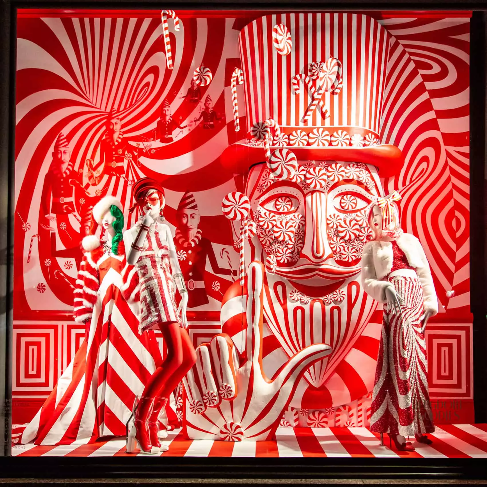 Abubuwa 6 masu ban sha'awa waɗanda ba ku taɓa sani ba Game da Bergdorf Goodman's Fabulous Holiday Windows 48692_4