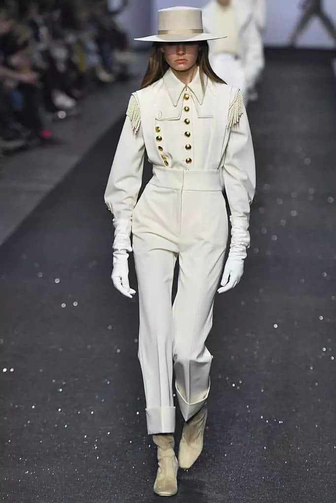 Perpisahan Triumphant Karl Lagerfeld di Fendi, Miuccia Prada Ngobrol Rasisme 48913_30