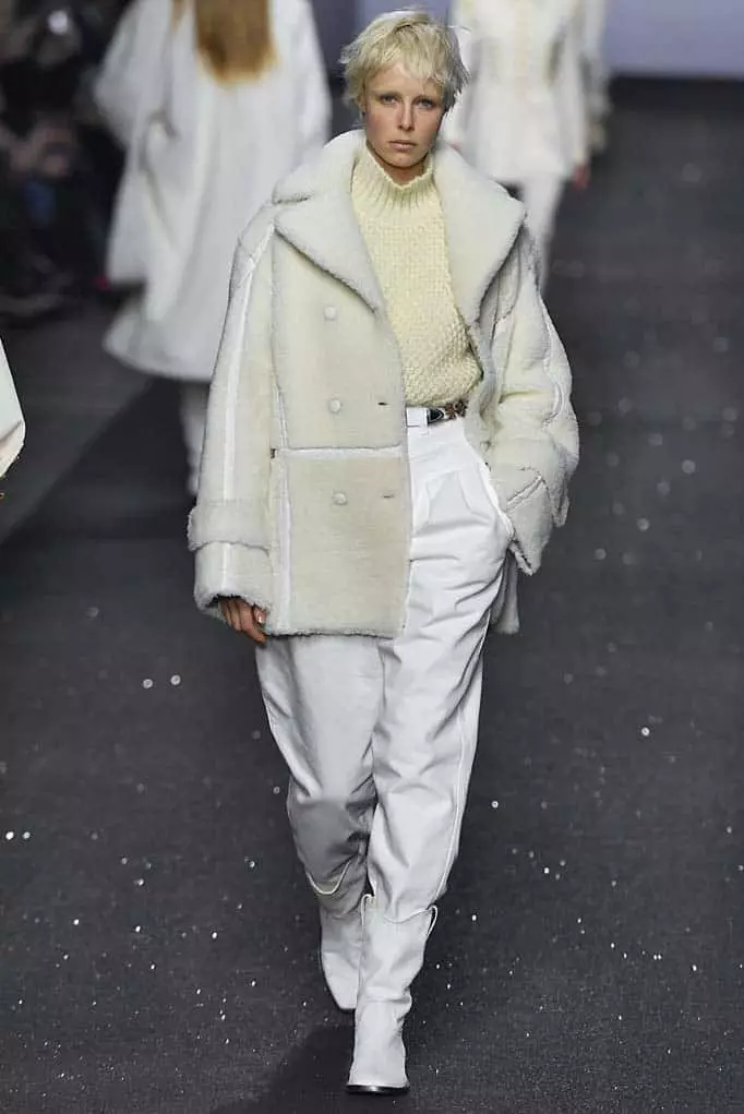 Karlo Lagerfeldo triumfuojantis atsisveikinimas „Fendi“, Miuccia Prada kalba apie rasizmą 48913_31