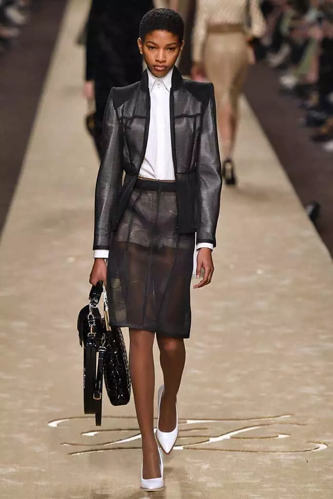 කාල් ලගර්ෆෙල්ඩ්ගේ ජයග්‍රාහී සමුගැනීම Fendi, Miuccia Prada හිදී ජාතිවාදය කතා කරයි 48913_9