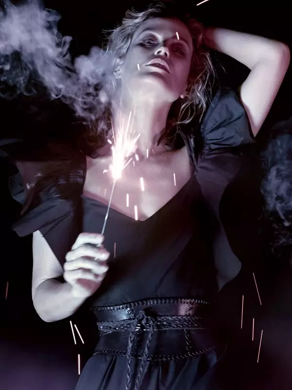 Inihayag ni Alberta Ferretti ang Sizzling, Smoking Spring/Summer 2017 Campaign 49235_2