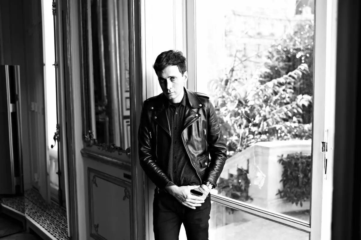 The Daily Roundup: Hedi Slimane’s Rare Tell All ، أحدث Ciate Collab لأوليفيا باليرمو