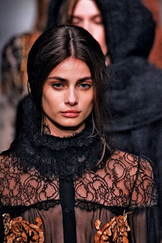 Fituesi i FMA: Taylor Hill, Modeli i Vitit, Media Sociale 49926_4