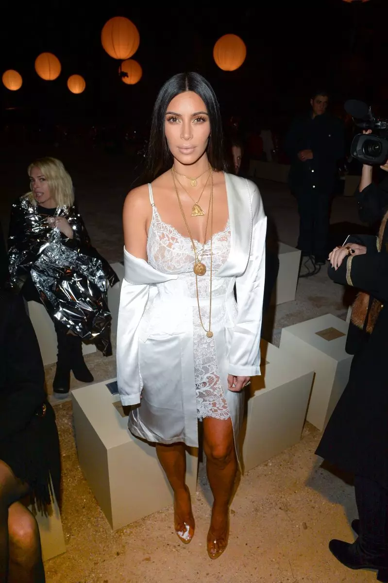 Breviar zilnic: Kim Kardashian a jefuit la acțiunea de arme din Paris, amintindu-și de Sonia Rykiel