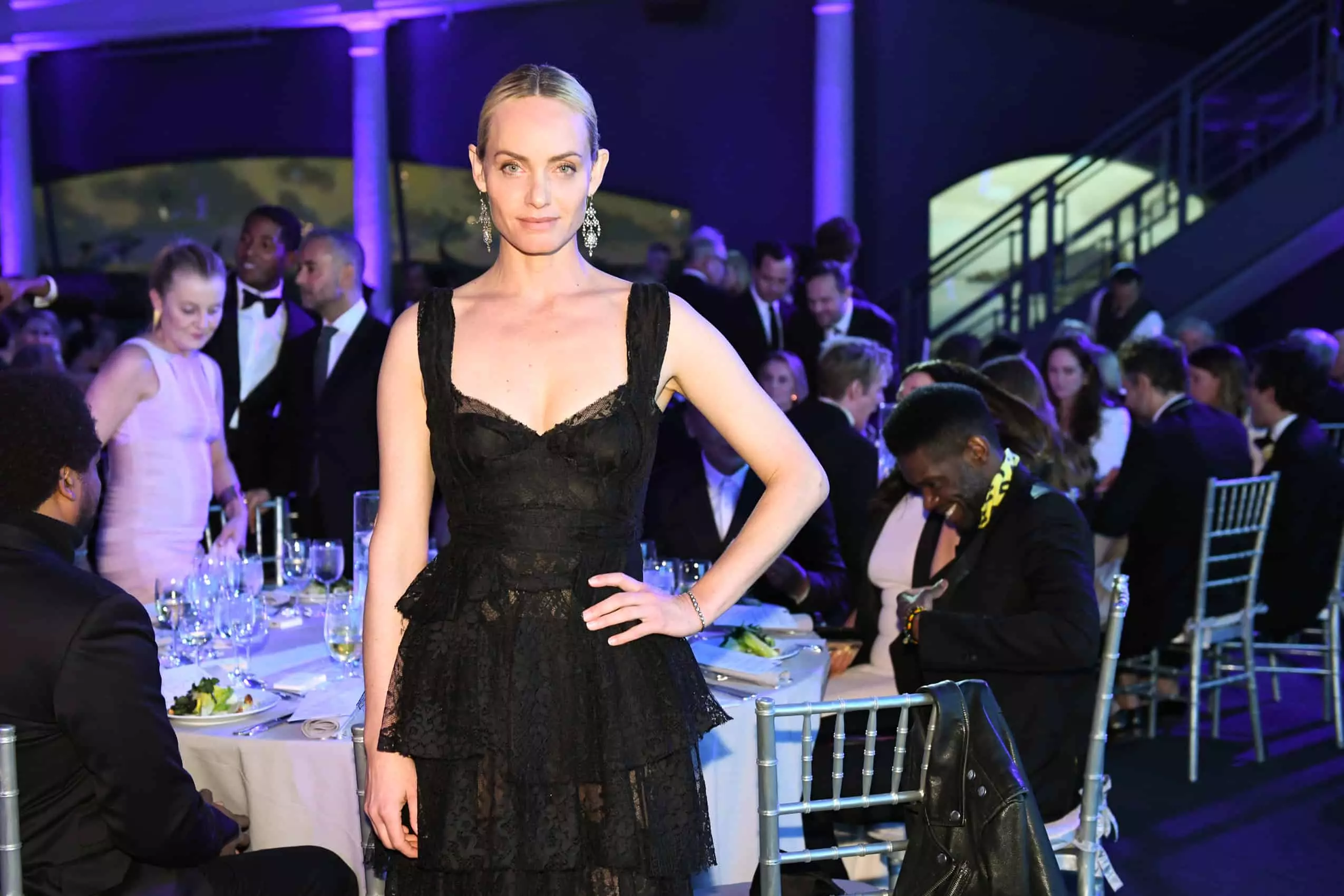 Amber Valletta abandonou a escola para cazar cogomelos psicodélicos 5000_3