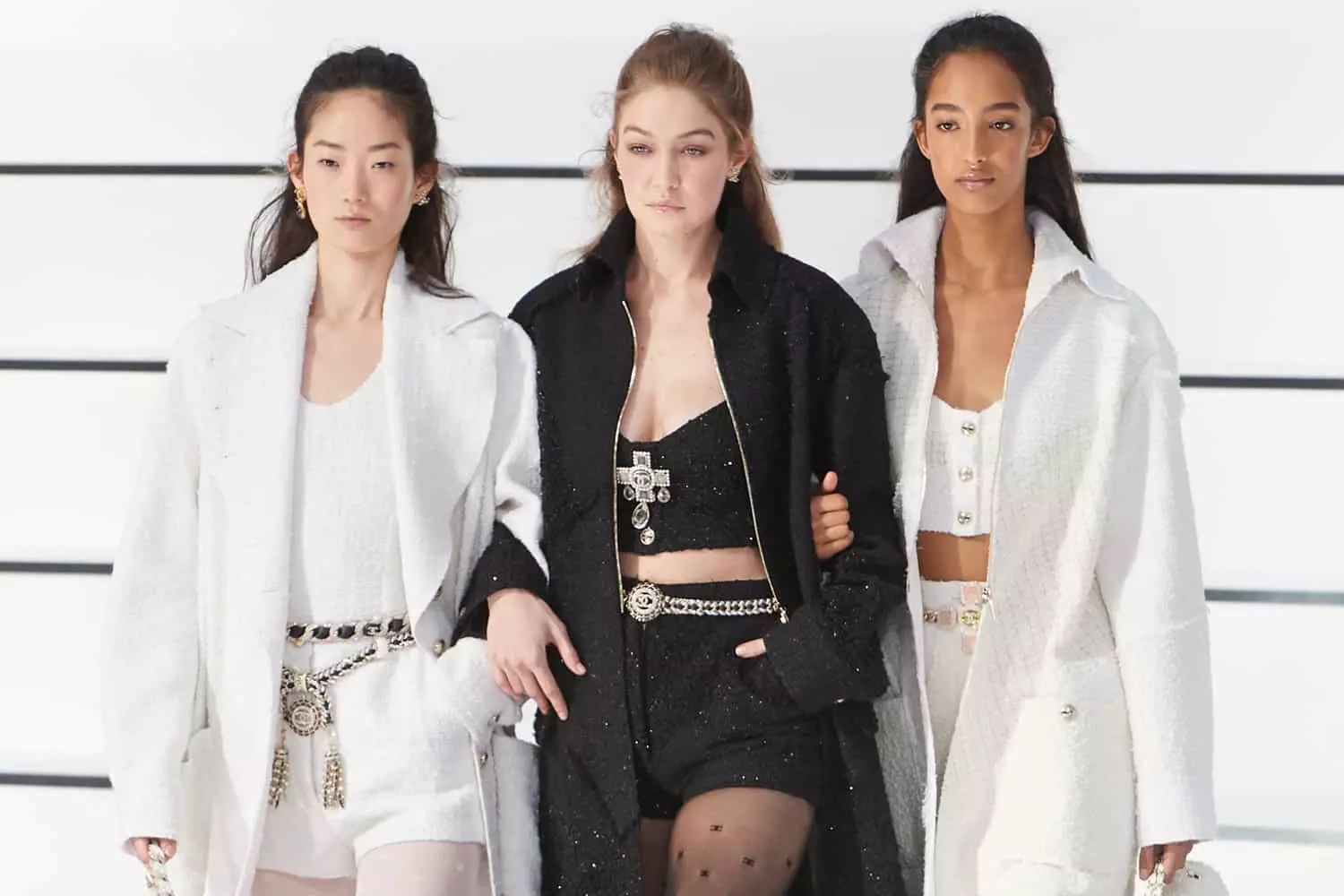 Chanel Tops Fall Fall 2020 Atokọ Wiwo pupọ julọ, Asan Fair Italy ṣe iyasọtọ Ọrọ si Milan