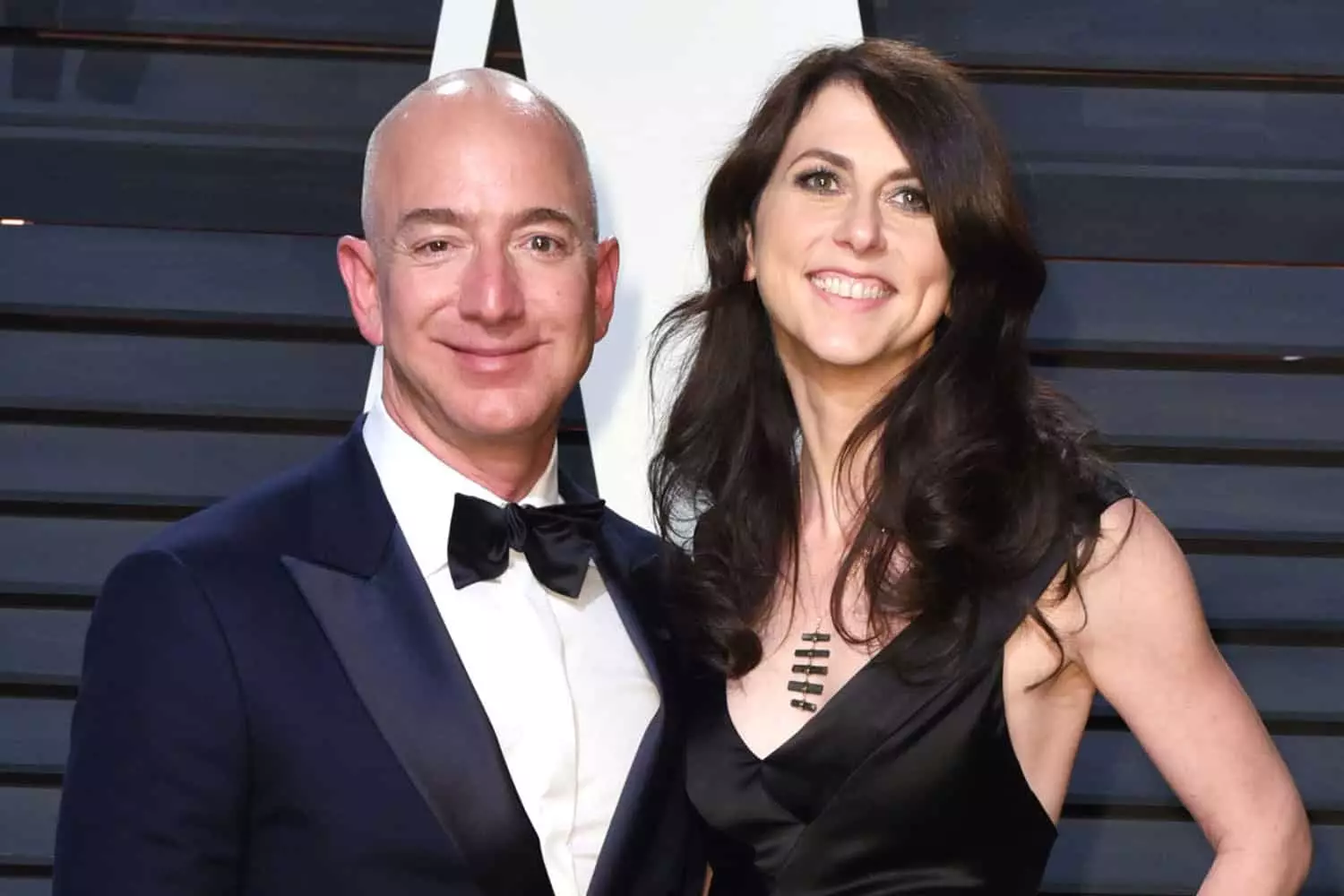 Jeff Bezos ເອົາ 75% ຂອງຫຸ້ນ Amazon ກັບລາວໃນການຢ່າຮ້າງຈາກ MacKenzie