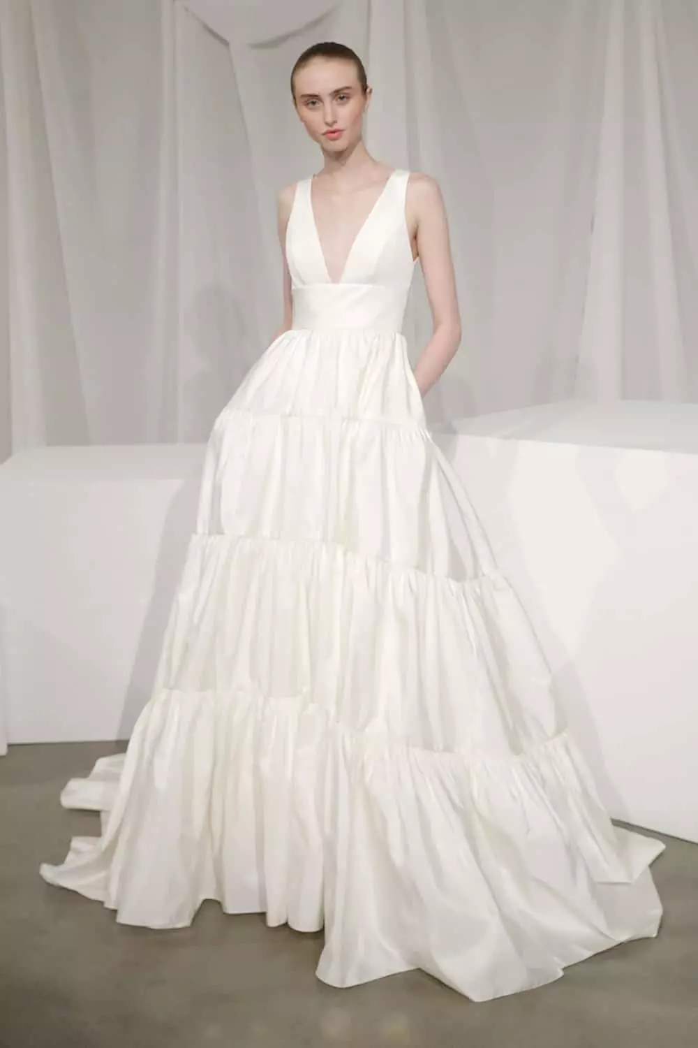 9 Chic Wedding Dress Trends para sa Bawat Uri ng Nobya 5230_26