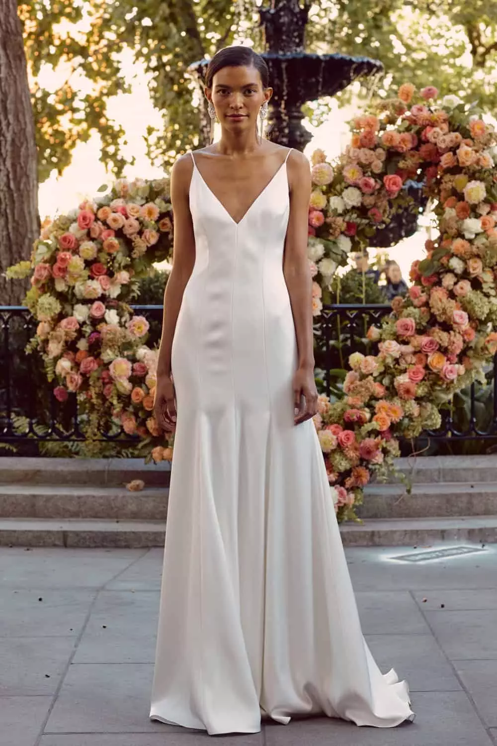 9 Chic Wedding Dress Trends para sa Bawat Uri ng Nobya 5230_36