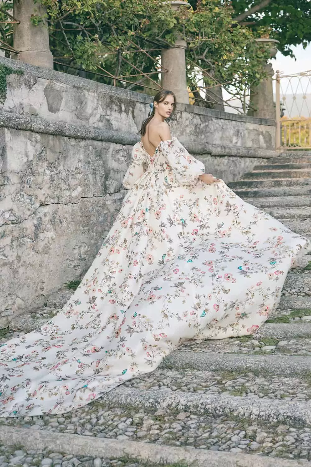 9 Chic Wedding Dress Trends para sa Bawat Uri ng Nobya 5230_5