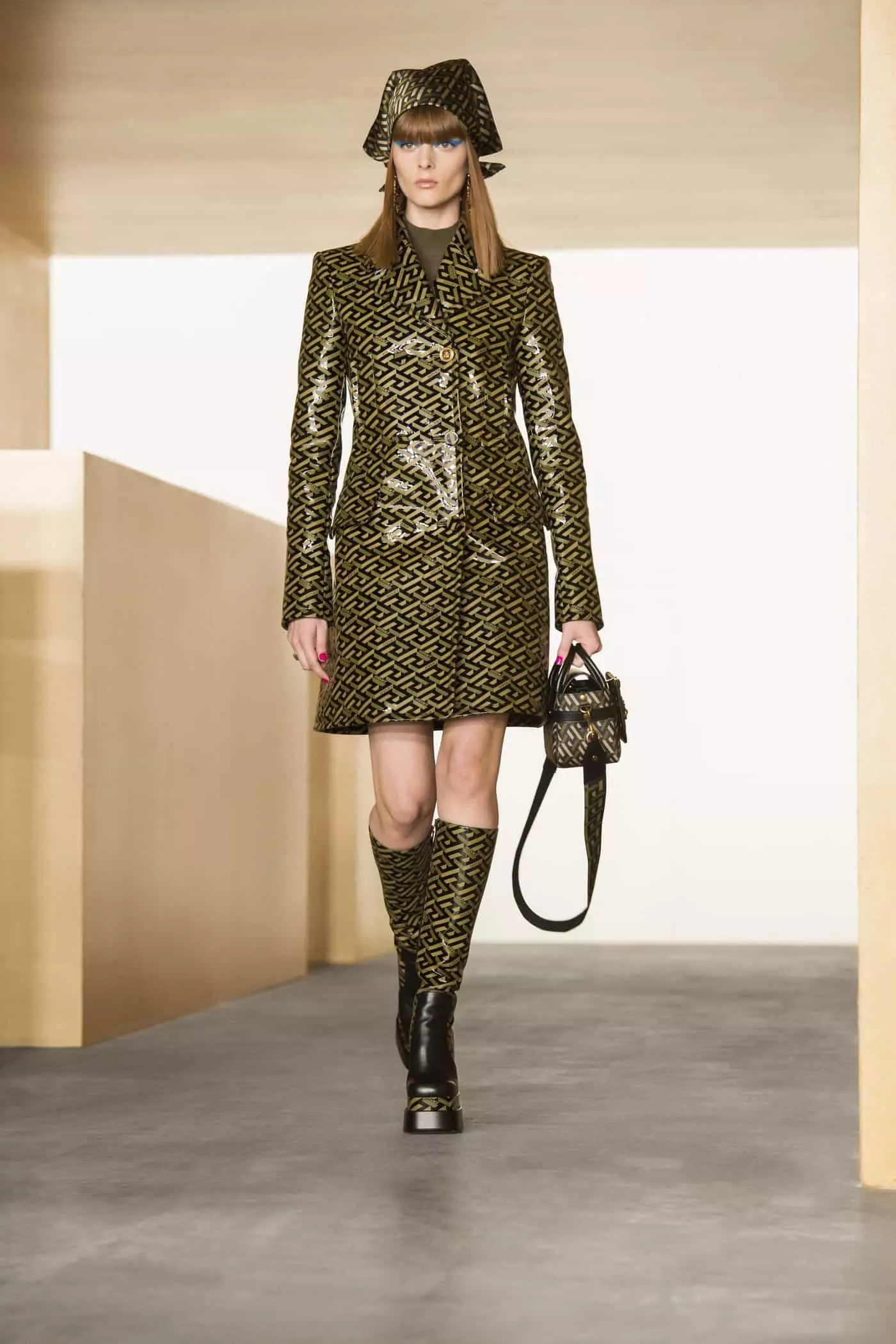 Hadid Miray! Niverina teo amin'ny làlan'i Gigi sy Bella ho an'ny fampisehoana Versace Fall '21 5315_19