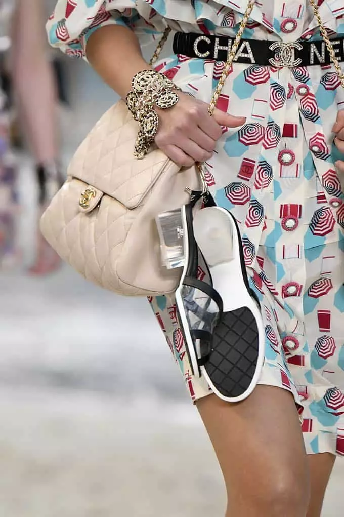39 Lust-Worthy Bags Mula sa Chanel's Beach-Themed Spring 2019 Show 53446_20